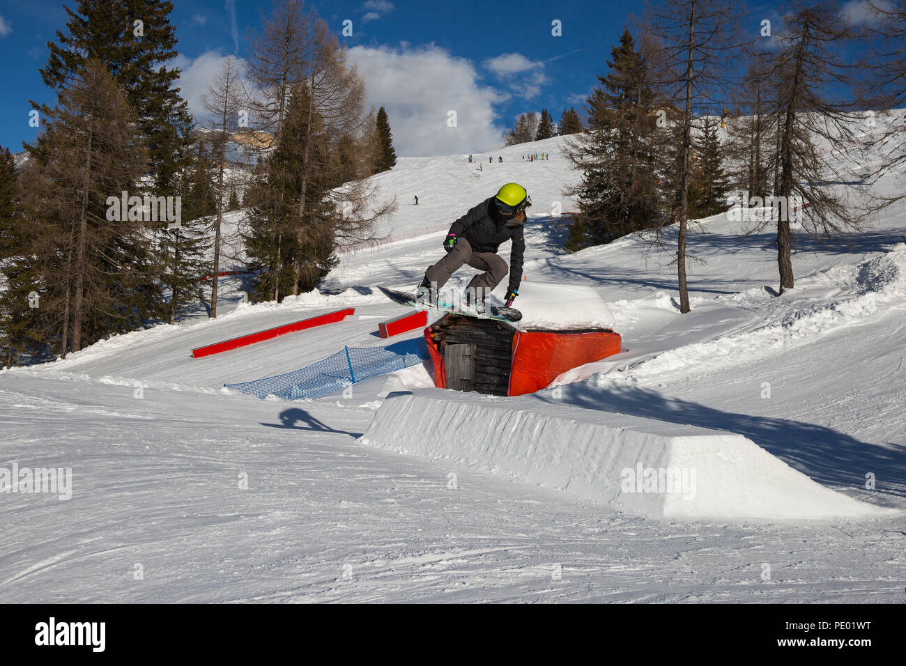 Snowboard snowpark jumping hi-res stock photography and images - Alamy