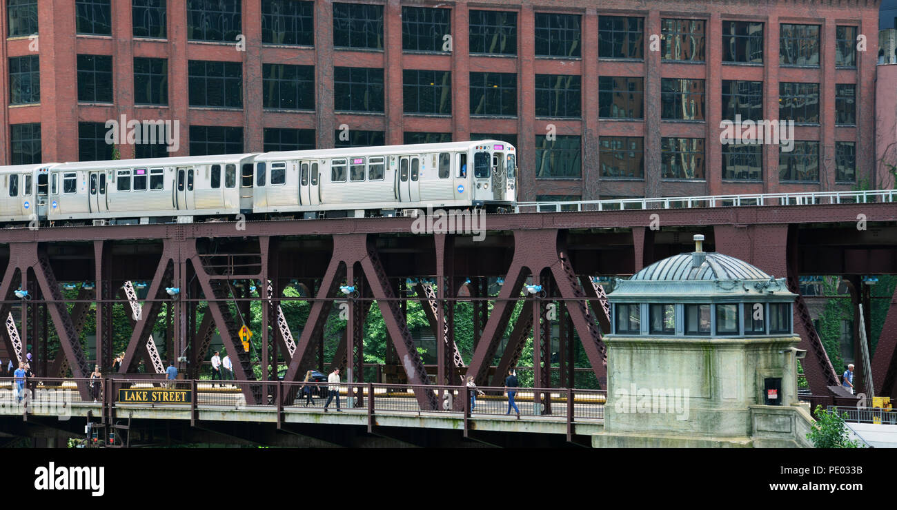 The Pink Line train crossing over the Chicago River at Lake Street on ...