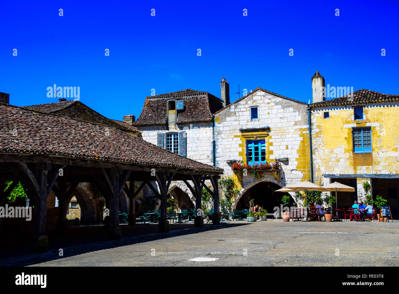 Views of the medieval bastide village of Monpazier in the Dordogne ...