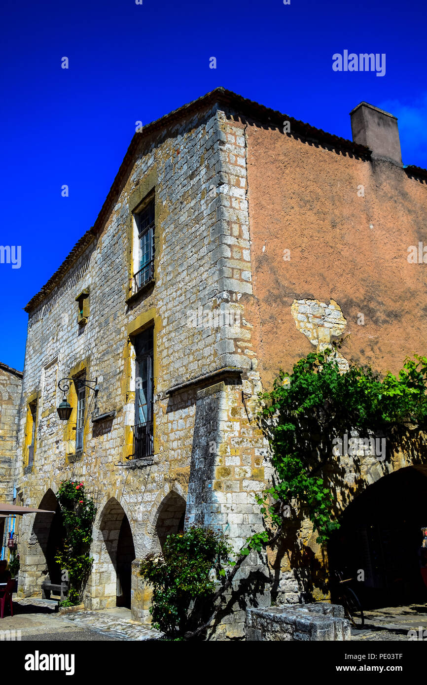 Views of the medieval bastide village of Monpazier in the Dordogne ...