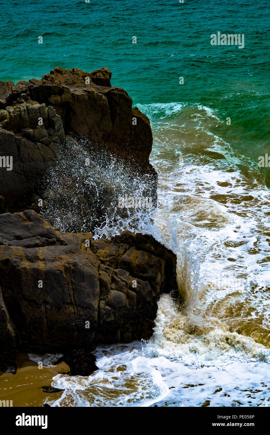 Pacific Ocean waves crashing into the shore at Mugu Rock in Malibu ...