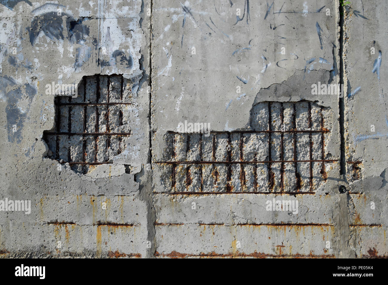 Destroying wall of reinforced concrete. falling off plaster Stock Photo ...