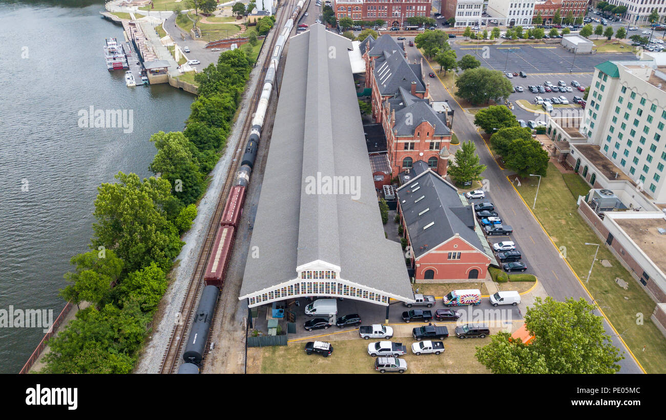 Train shed hi-res stock photography and images - Alamy
