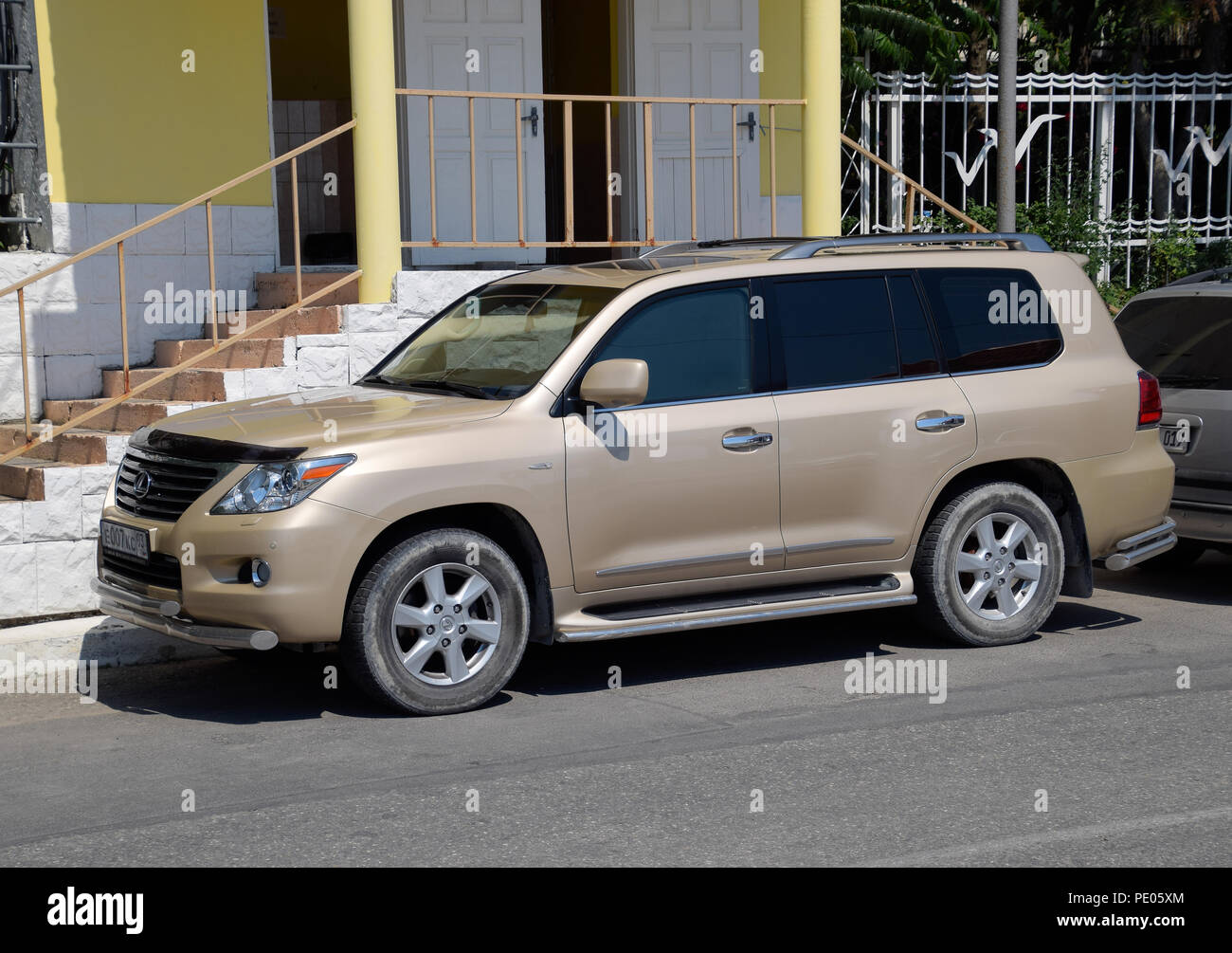 Lexus 4x4 hi-res stock photography and images - Alamy