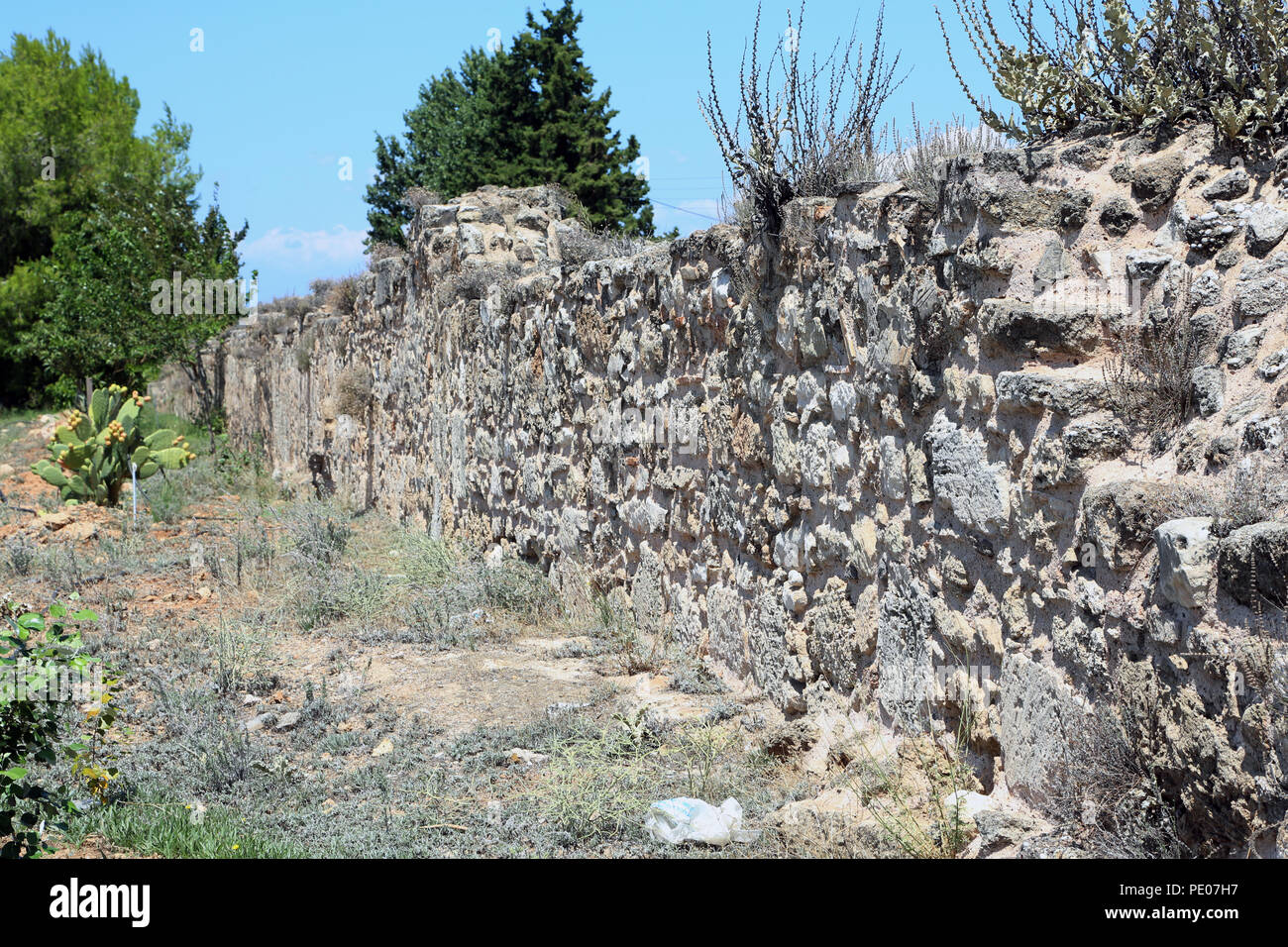 Greece, Corinth, Hexamilion wall Stock Photo - Alamy