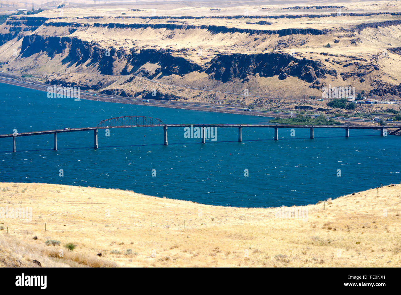 Sectional lifting transportation Sam Hill Memorial Bridge across ...