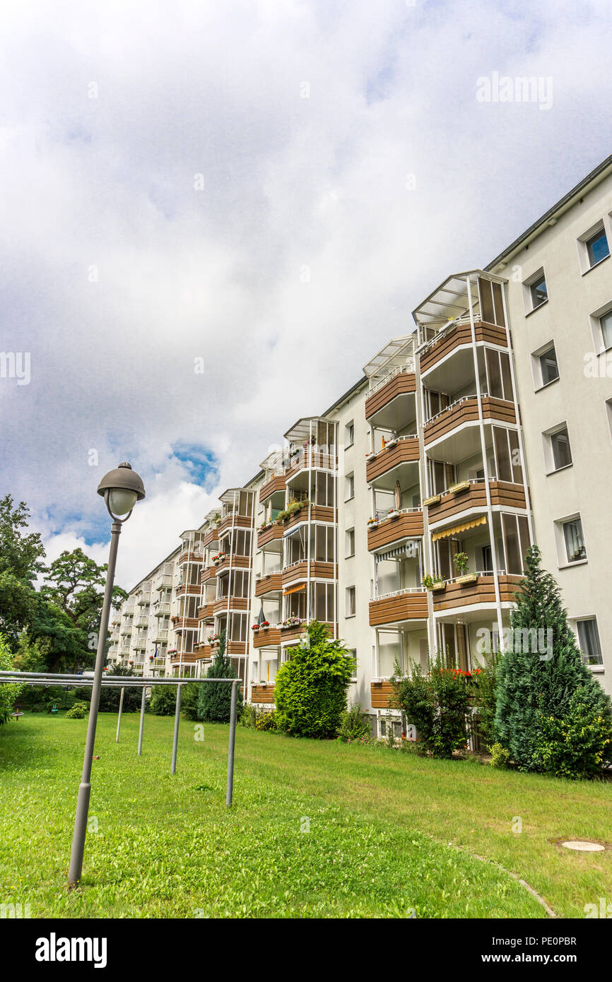 Multi Family Home - Apartment Building Stock Photo - Alamy