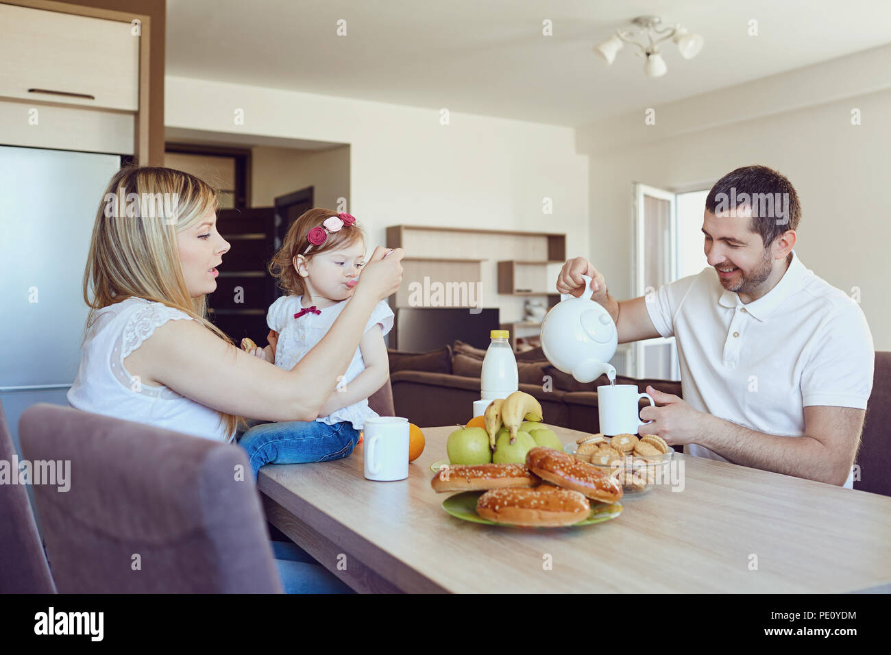 Happy children eating hi-res stock photography and images - Alamy