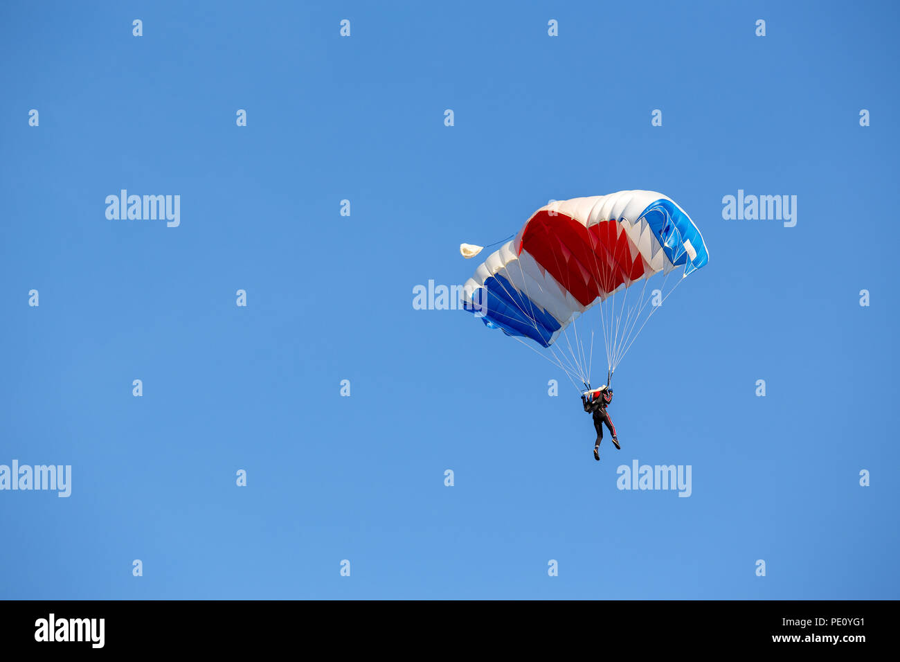 Parachute landing fall hi-res stock photography and images - Alamy