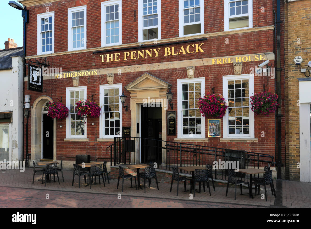 The Penny Black, Weatherspoons pub, Buckingham town, Buckinghamshire ...