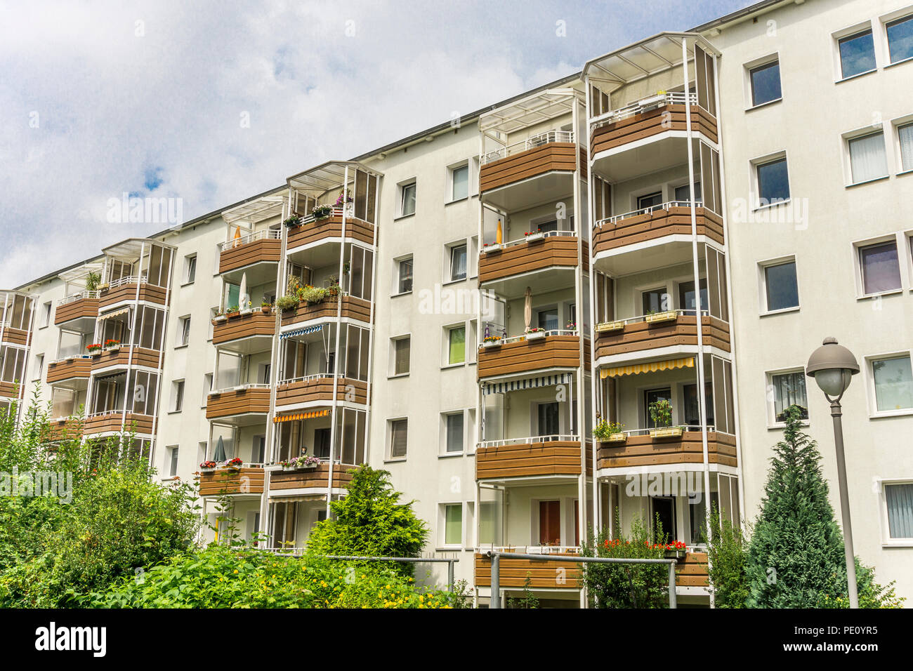 Multi Family Home - Apartment Building Stock Photo - Alamy