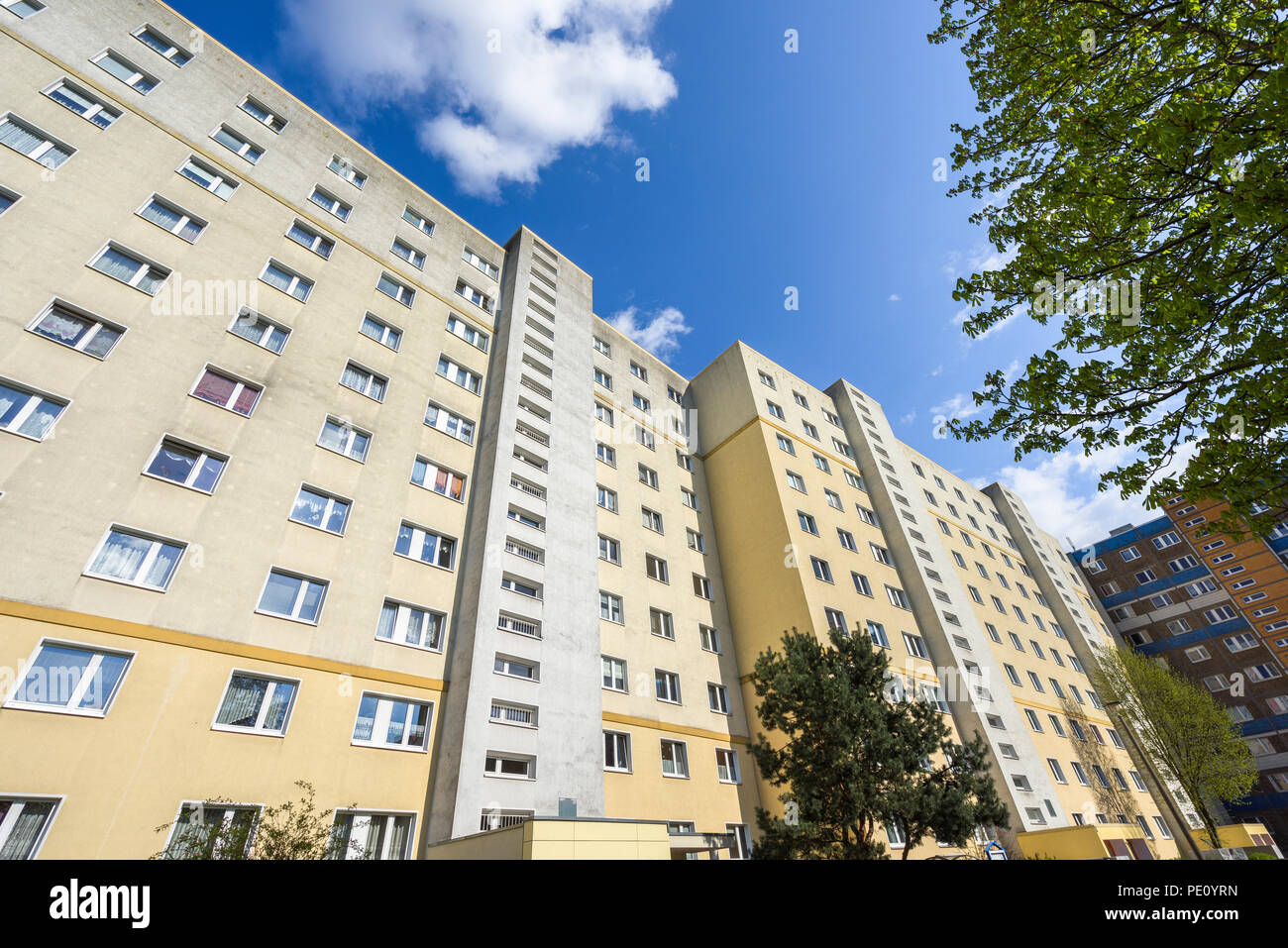 Multi Family Home - Apartment Building Stock Photo - Alamy
