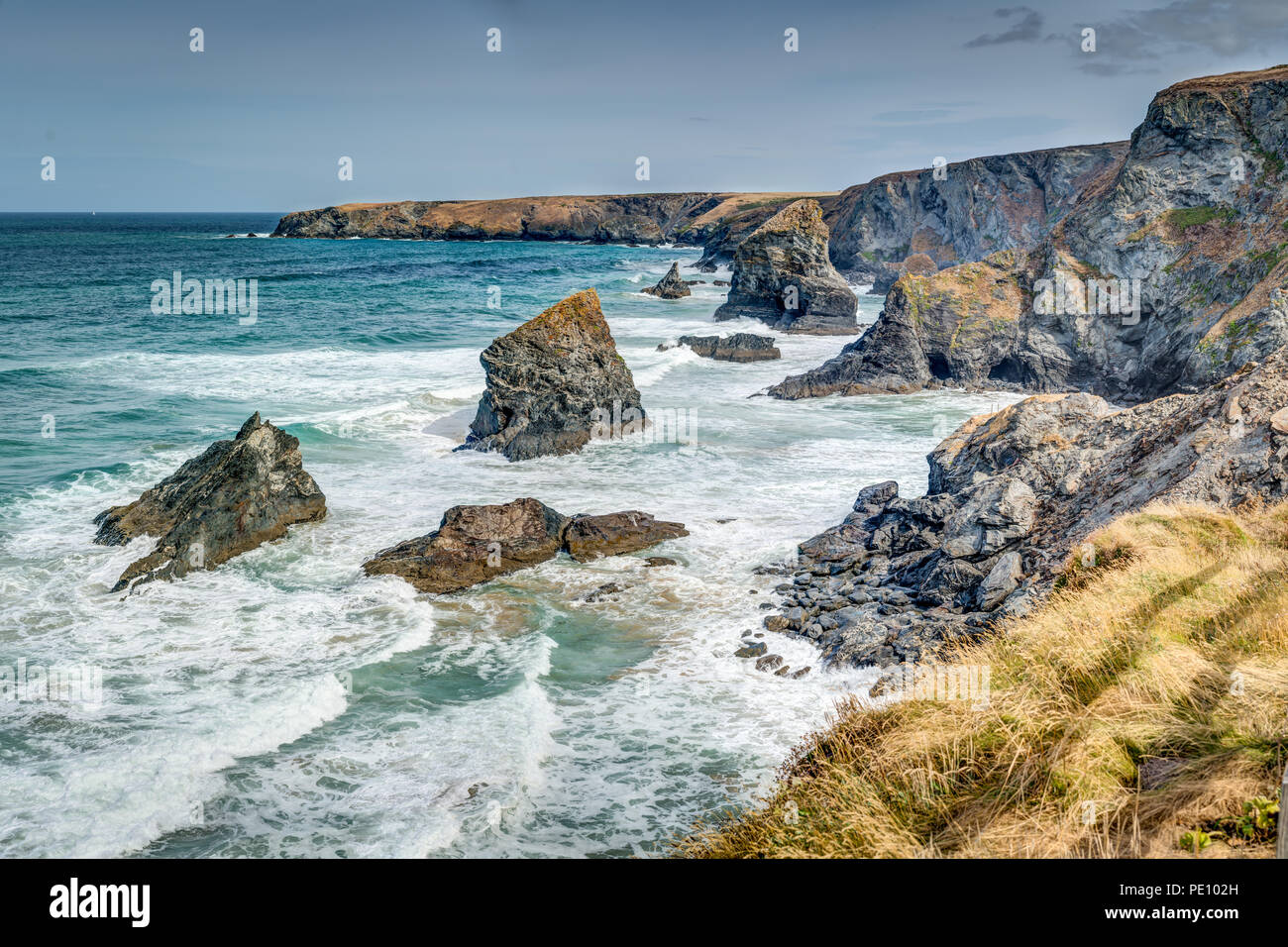 Looking north at the entrance to Bedruthen Steps beach, Cornwall, along ...