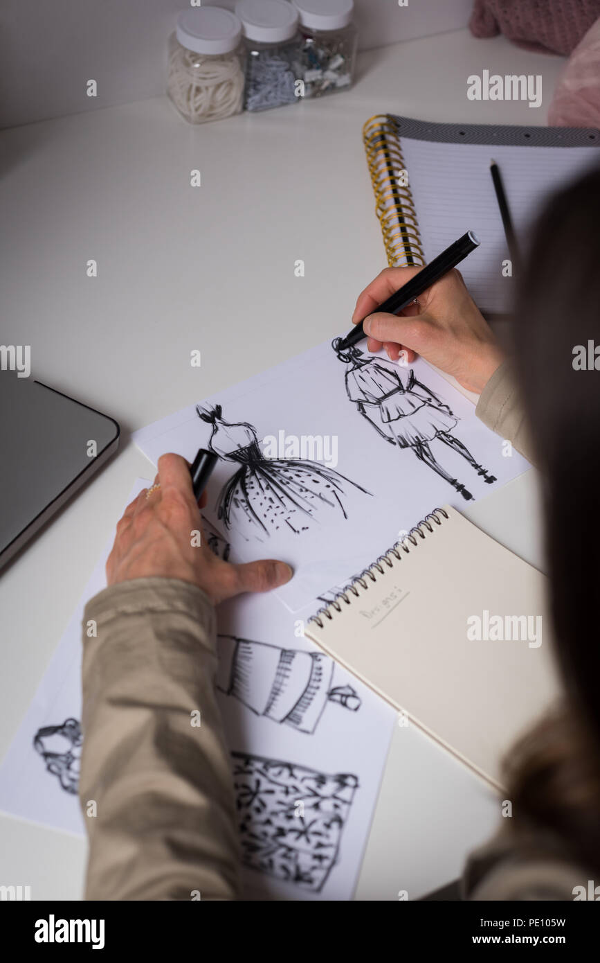 Fashion sketches hi-res stock photography and images - Alamy