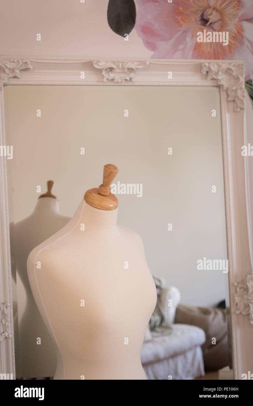 Dressmakers model hi-res stock photography and images - Alamy