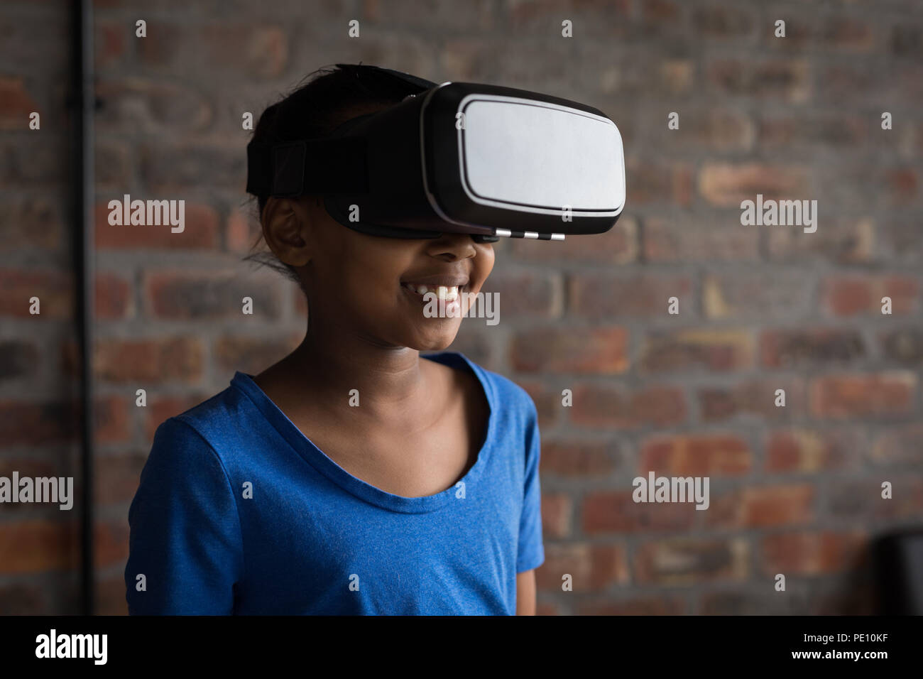 Black girl in vr hi-res stock photography and images - Alamy