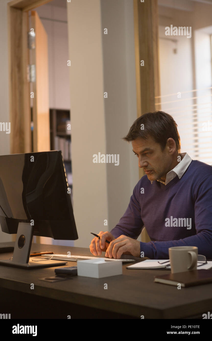 Desktop start hi-res stock photography and images - Alamy