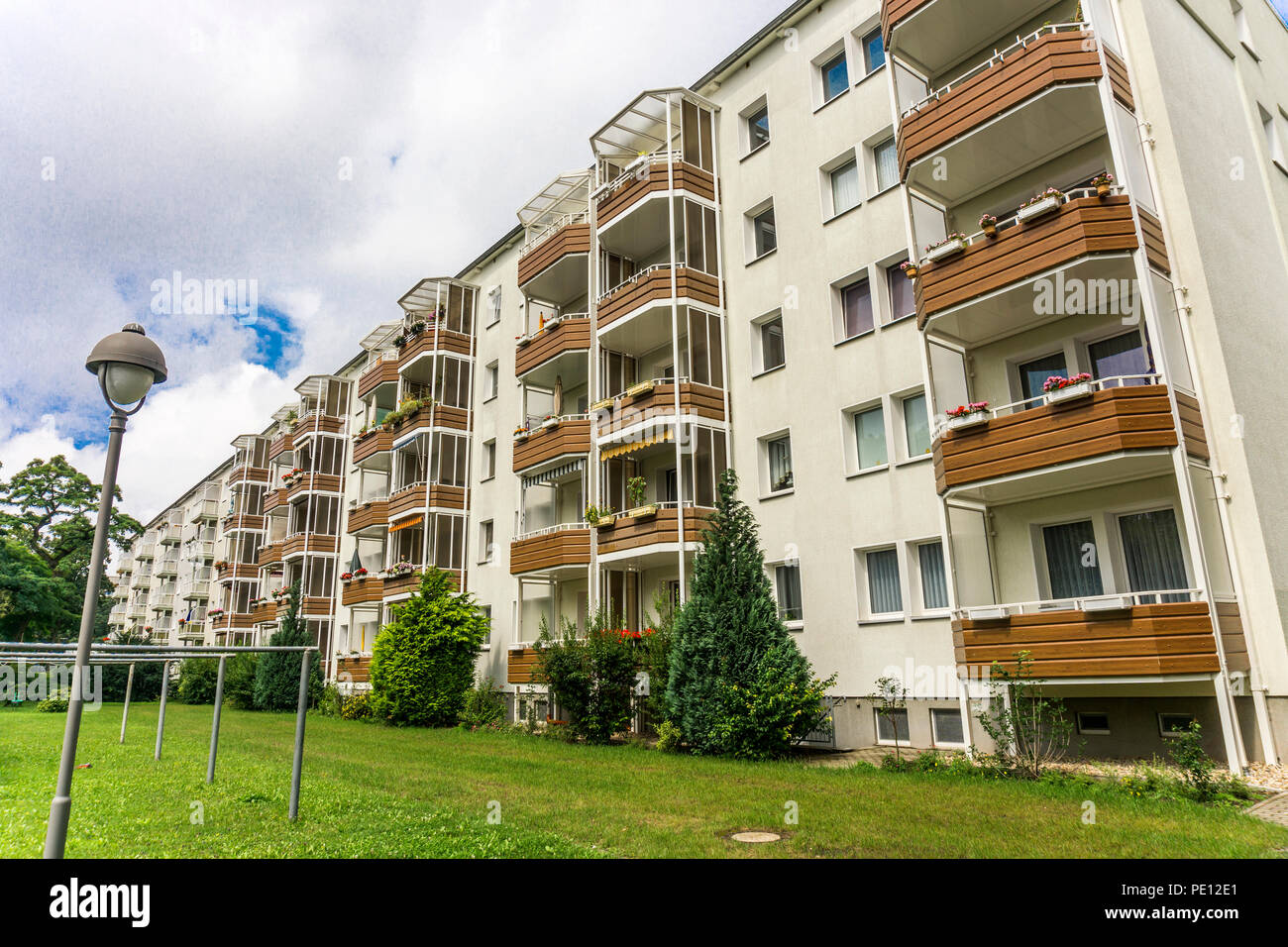 Multi Family Home - Apartment Building Stock Photo - Alamy