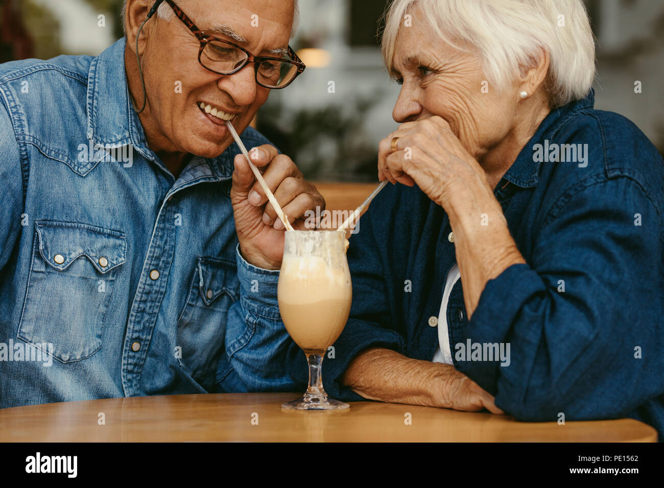 Old woman sitting in cold hi-res stock photography and images - Alamy