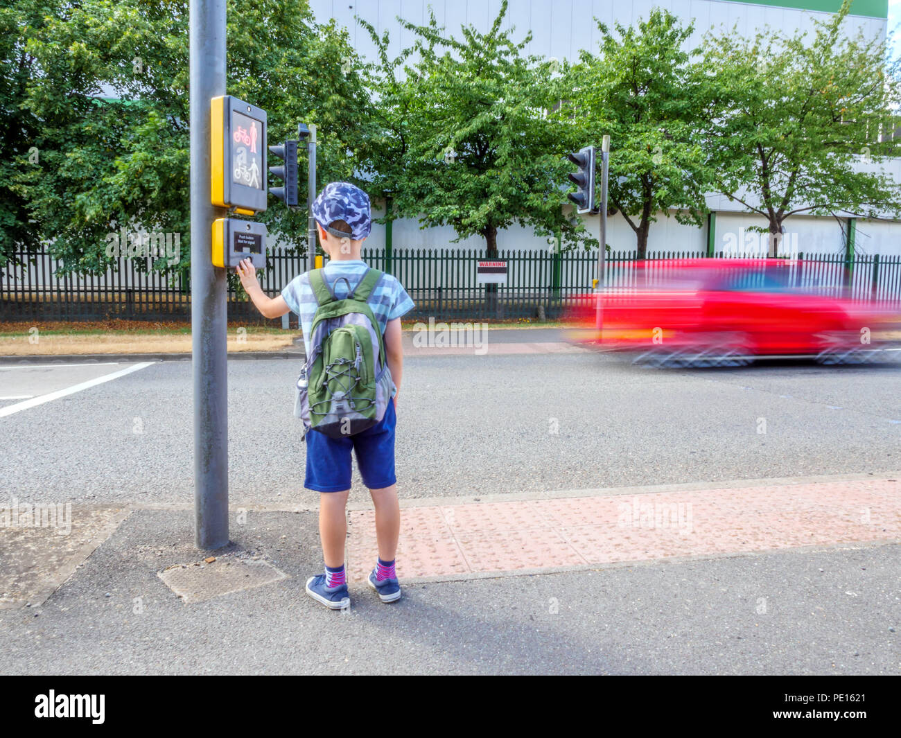 British pedestrian crossing wait sign hi-res stock photography and ...