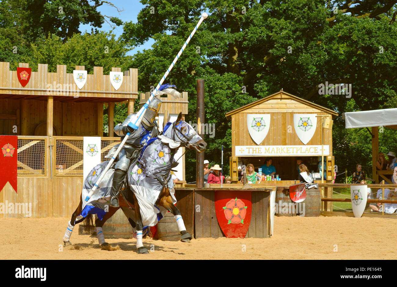 War of the Roses reenactment at Warwick castle Stock Photo - Alamy