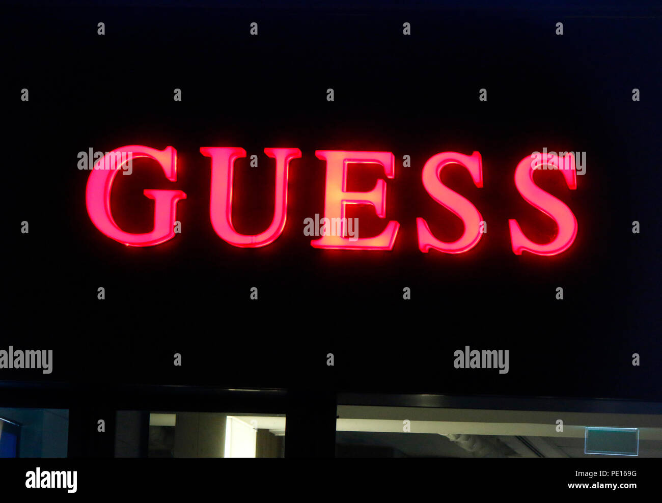 Guess logo hi-res stock photography and images - Alamy