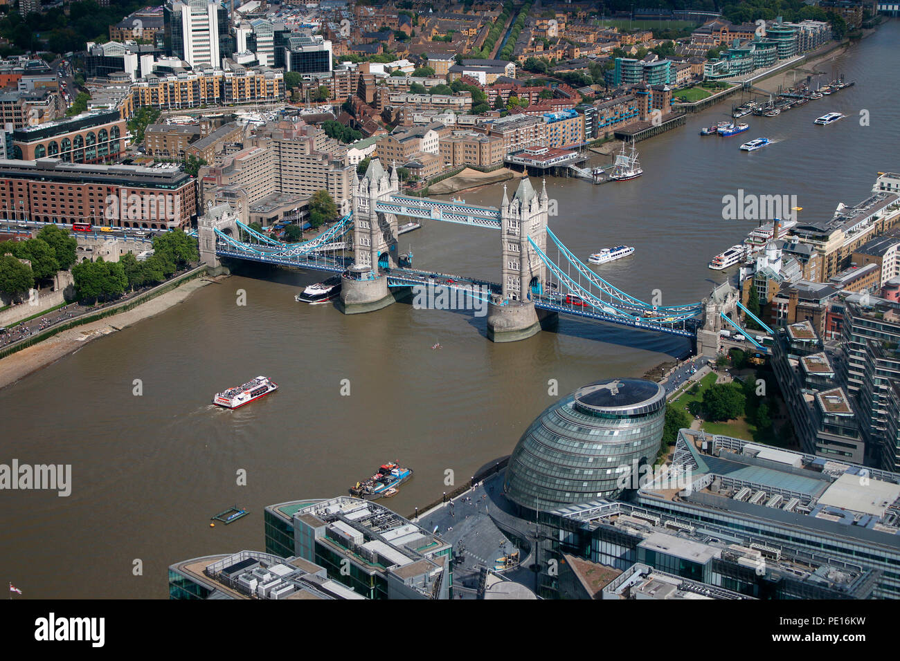 Luftbild: Tower Bridge, Themse, London, England Stock Photo - Alamy