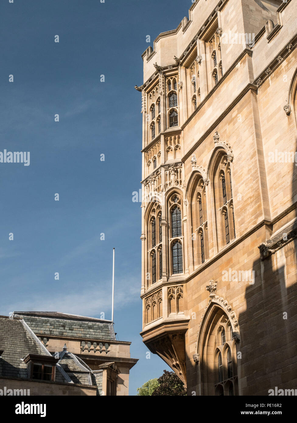 Building overhanging hi-res stock photography and images - Alamy
