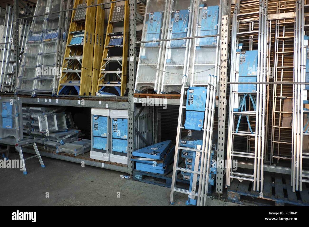 Ladder store aisle hi-res stock photography and images - Alamy