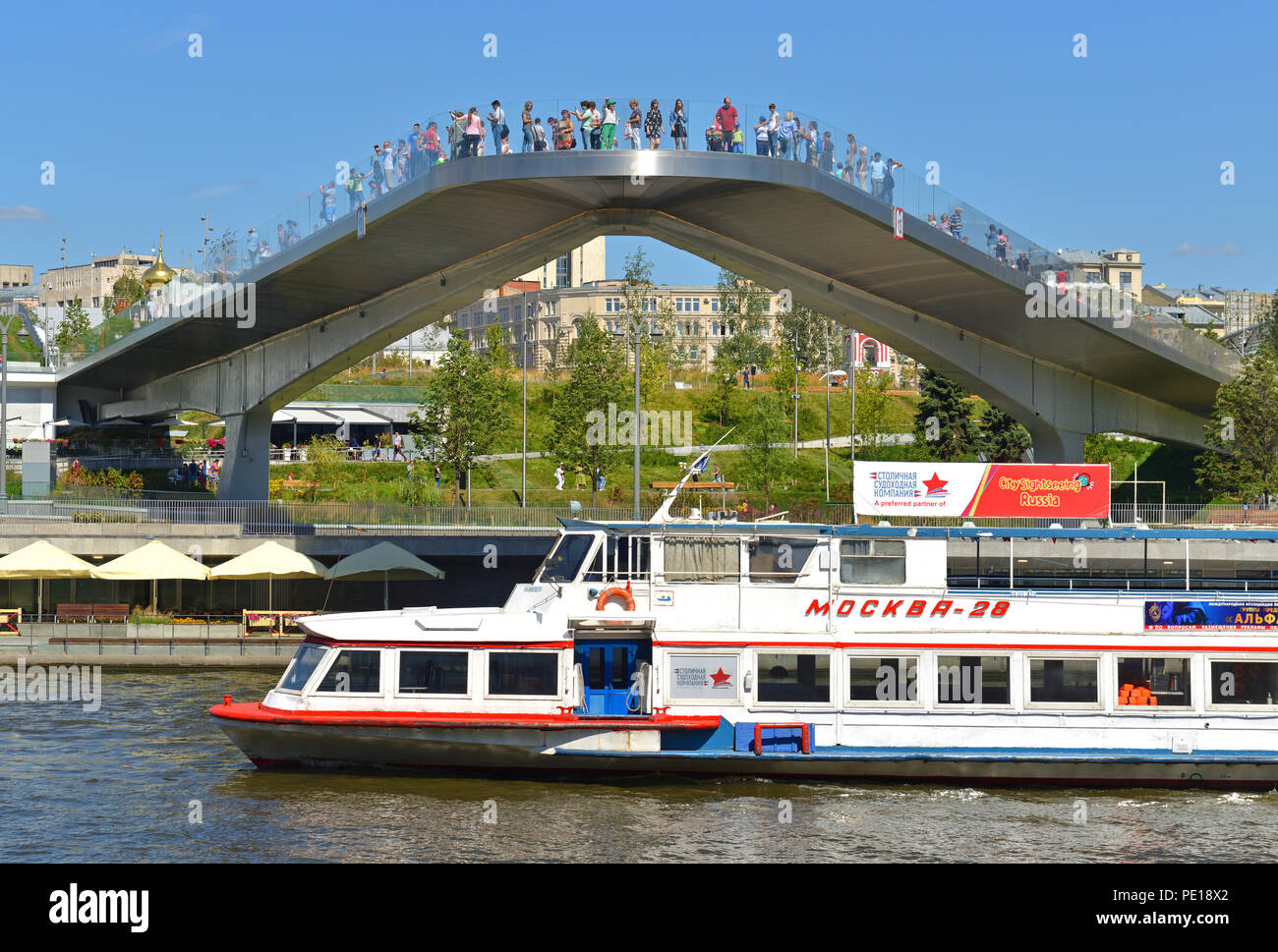 Cruise ship Moscow-28 under Floating bridge in Zaryadye park Stock ...