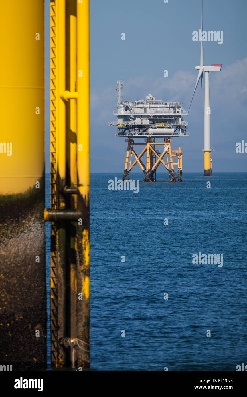 Crane ship wind lift 1 hi-res stock photography and images - Alamy