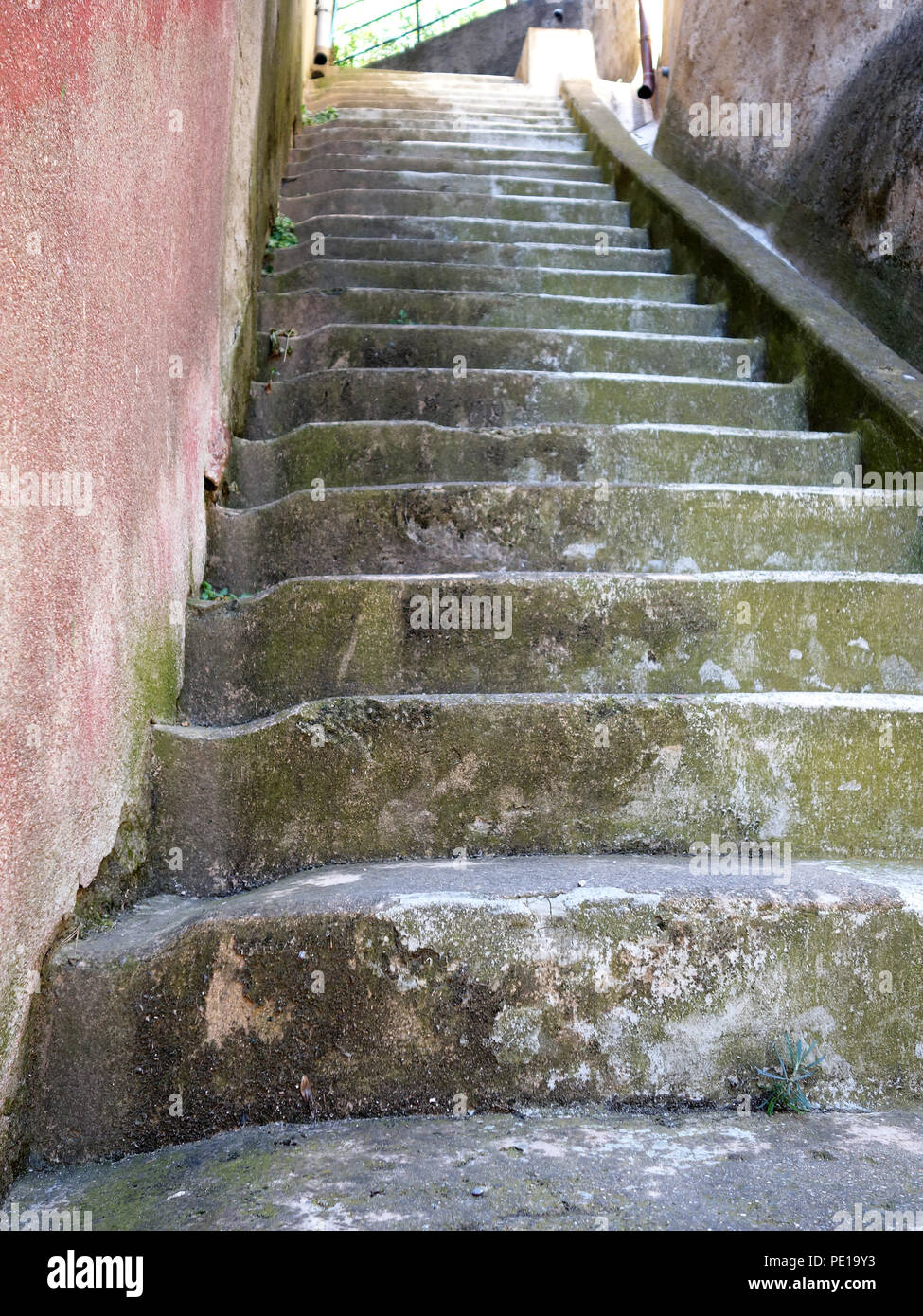 Very steep stone steps in the old village of Cessenon-sur-Orb, France ...