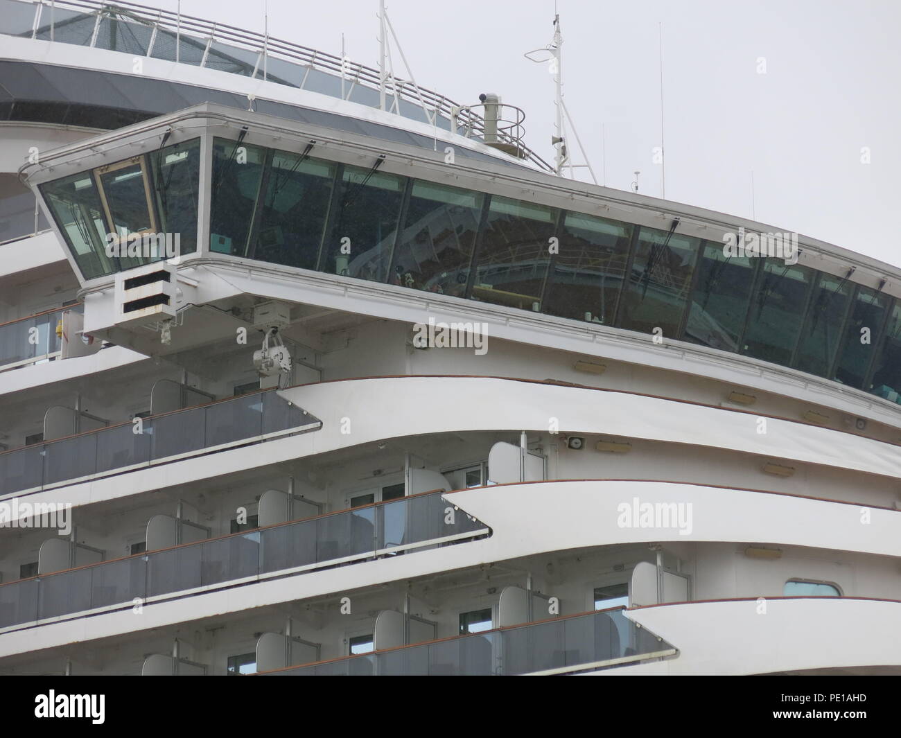 Queen mary 2 captain hi-res stock photography and images - Alamy