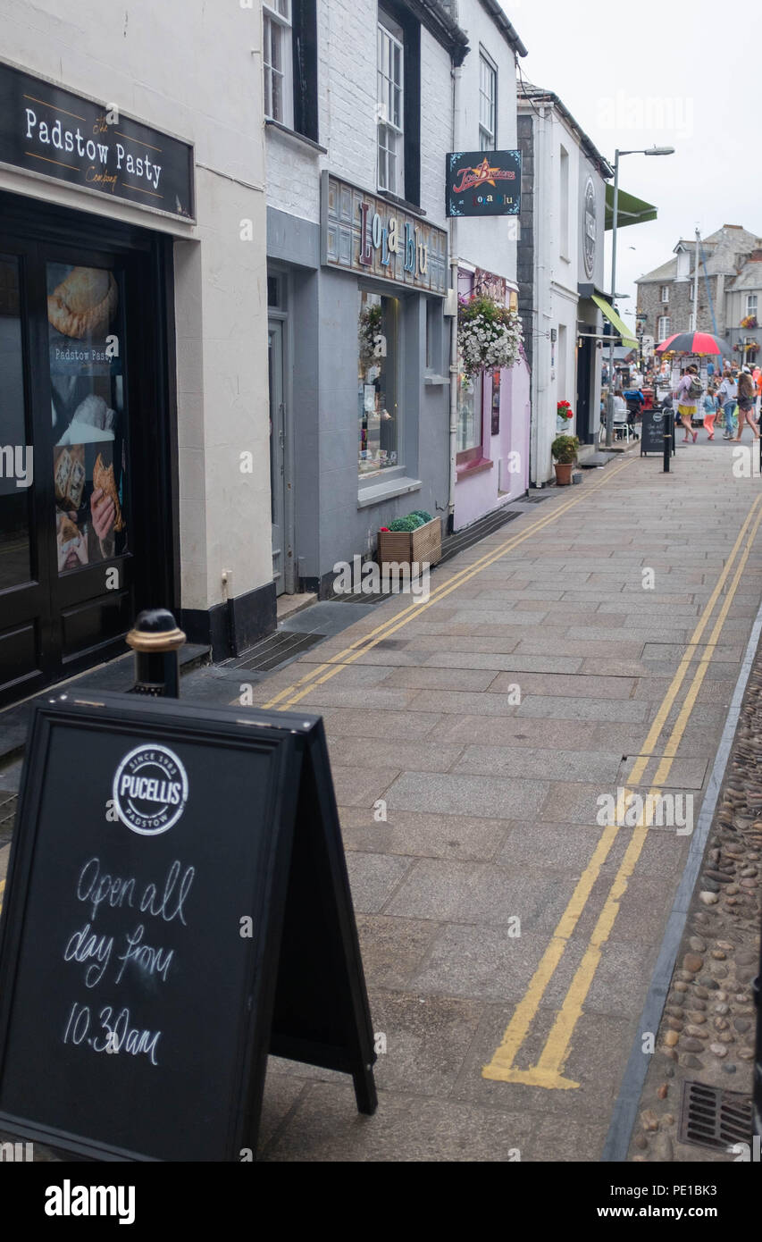 Padstow town centre hi-res stock photography and images - Alamy