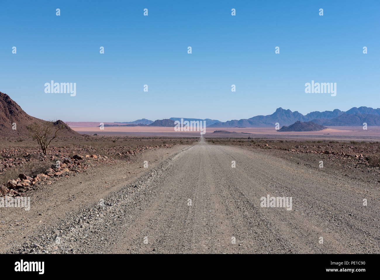 Gravel road mountains hi-res stock photography and images - Alamy