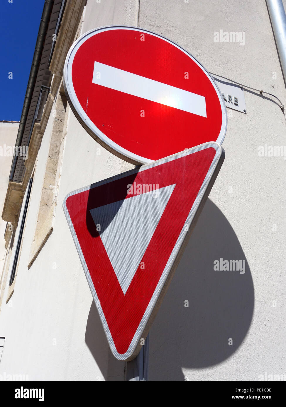 Give way sign on same pole showing no entry sign hi-res stock ...