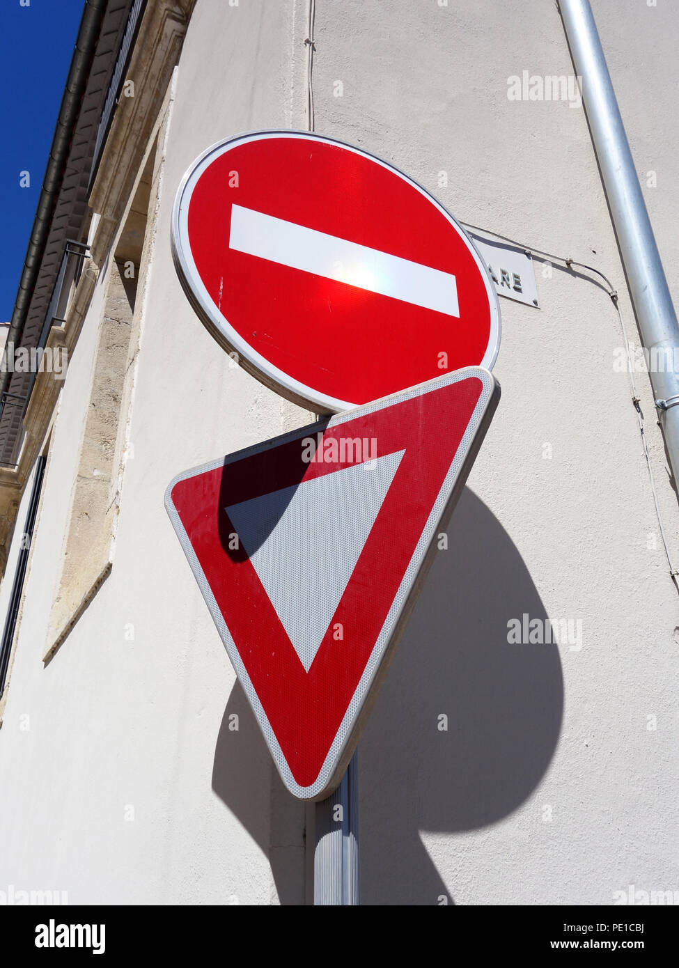 Give way sign on same pole showing no entry sign hi-res stock ...