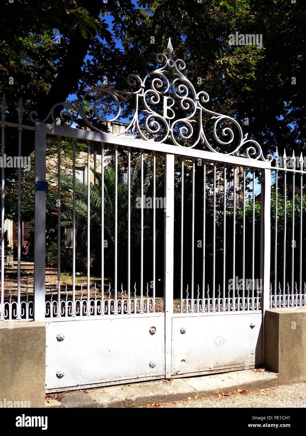 Large wrought iron gates hi-res stock photography and images - Alamy