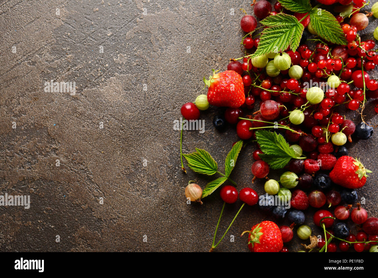 Fresh summer berries background Stock Photo - Alamy