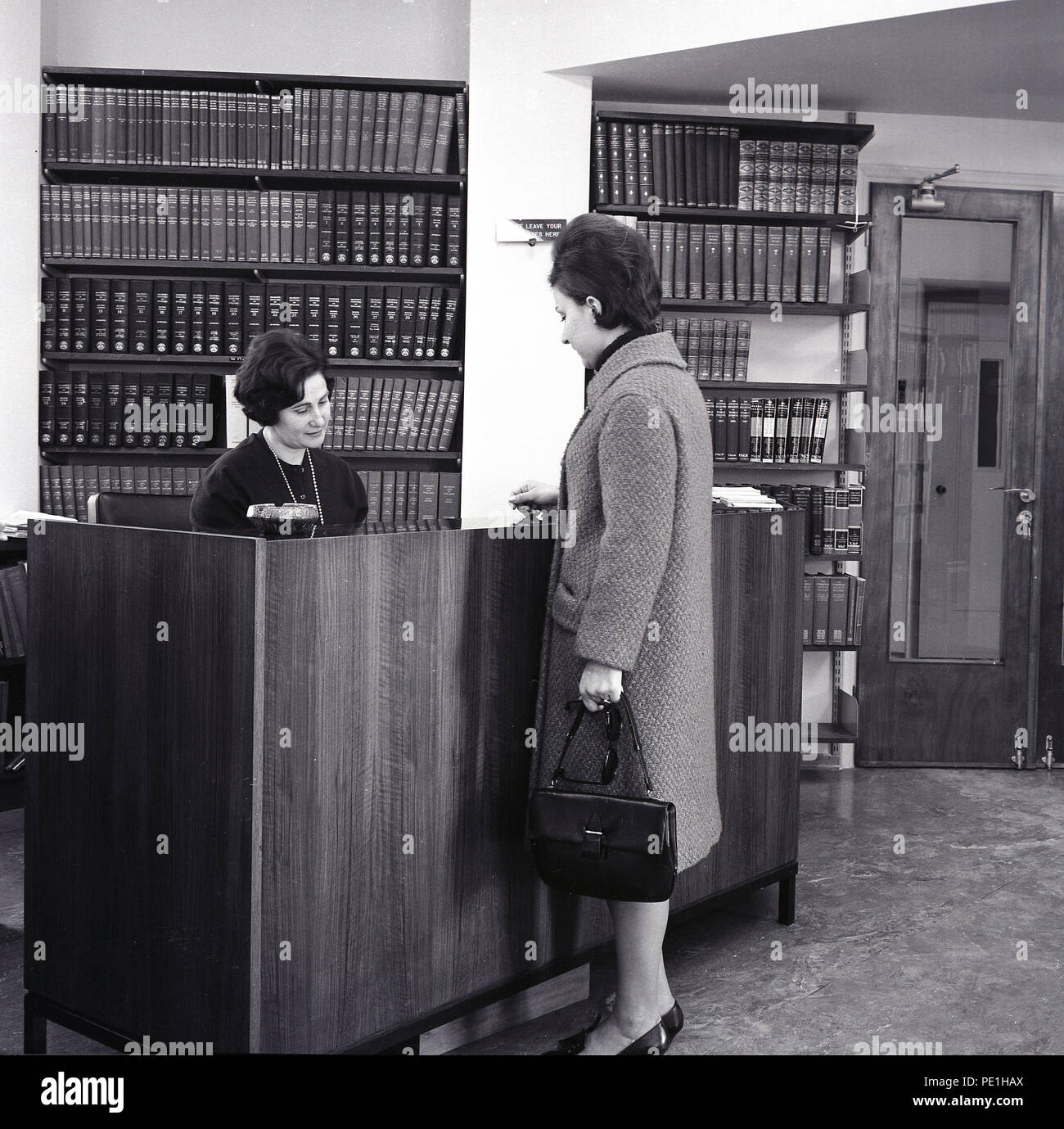 1960s computers women hi-res stock photography and images - Alamy