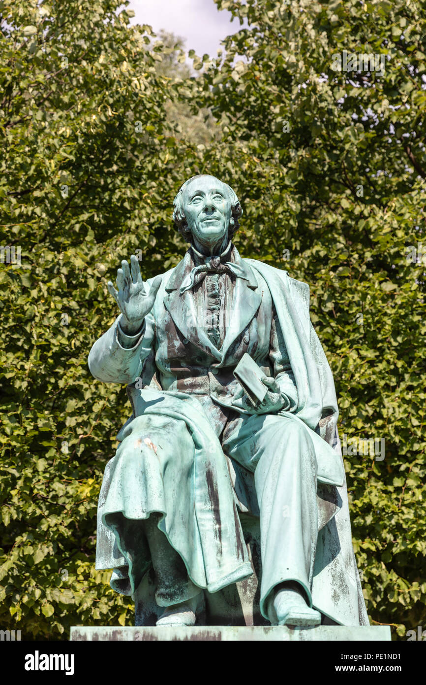 H.C. Andersen statue (August Saabye, 1880), Rosenborg Castle Gardens ...