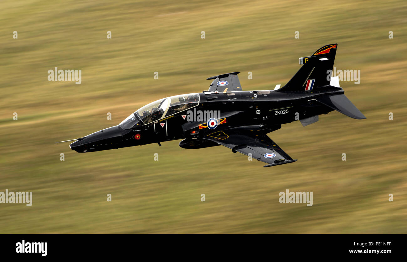 BAE Raf Hawk T2 aircraft, low level flying training in the Mach Loop ...