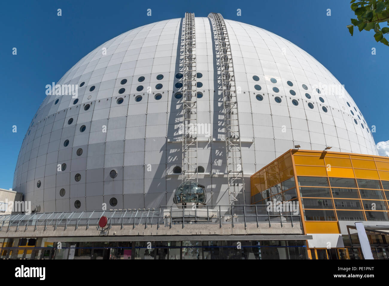 The Globe the largest hemispherical building Stock Photo - Alamy