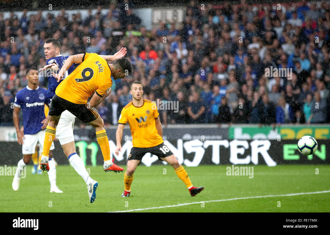 Raúl jiménez wolves goal hi-res stock photography and images - Alamy
