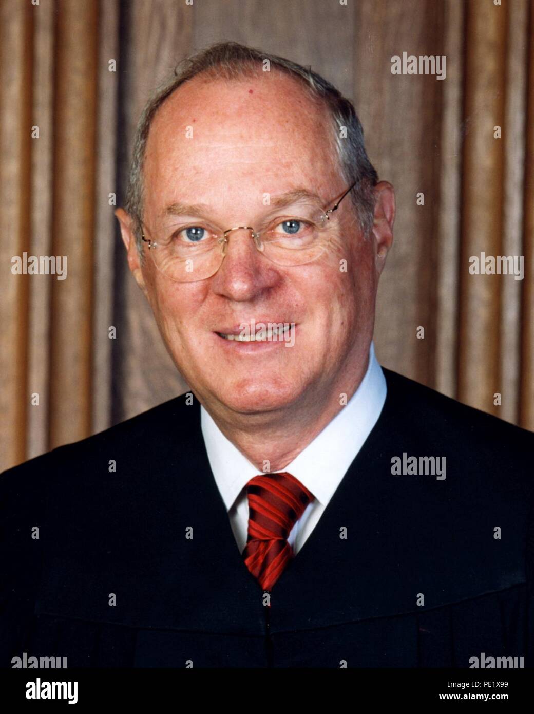 Anthony Kennedy official SCOTUS portrait crop Stock Photo - Alamy