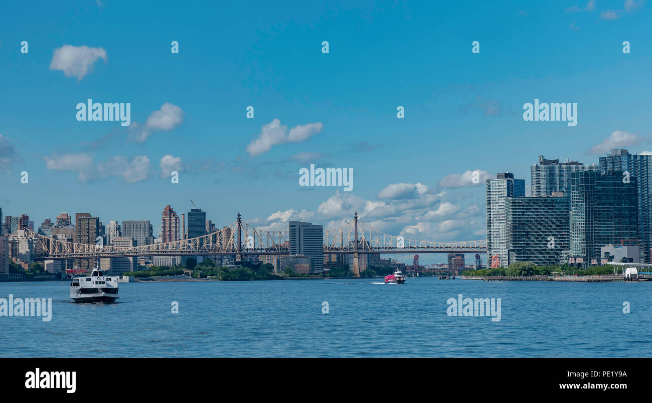 Ferries and the Manhattan Bridge Stock Photo - Alamy