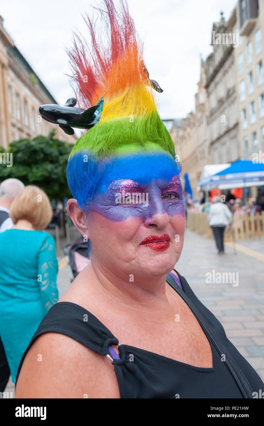 Glasgow, Scotland, UK. 11th August, 2018. A female performer with ...