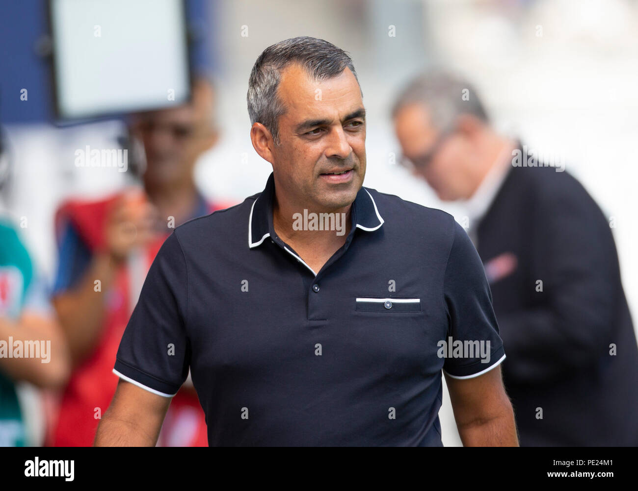 Robin dutt hi-res stock photography and images - Alamy