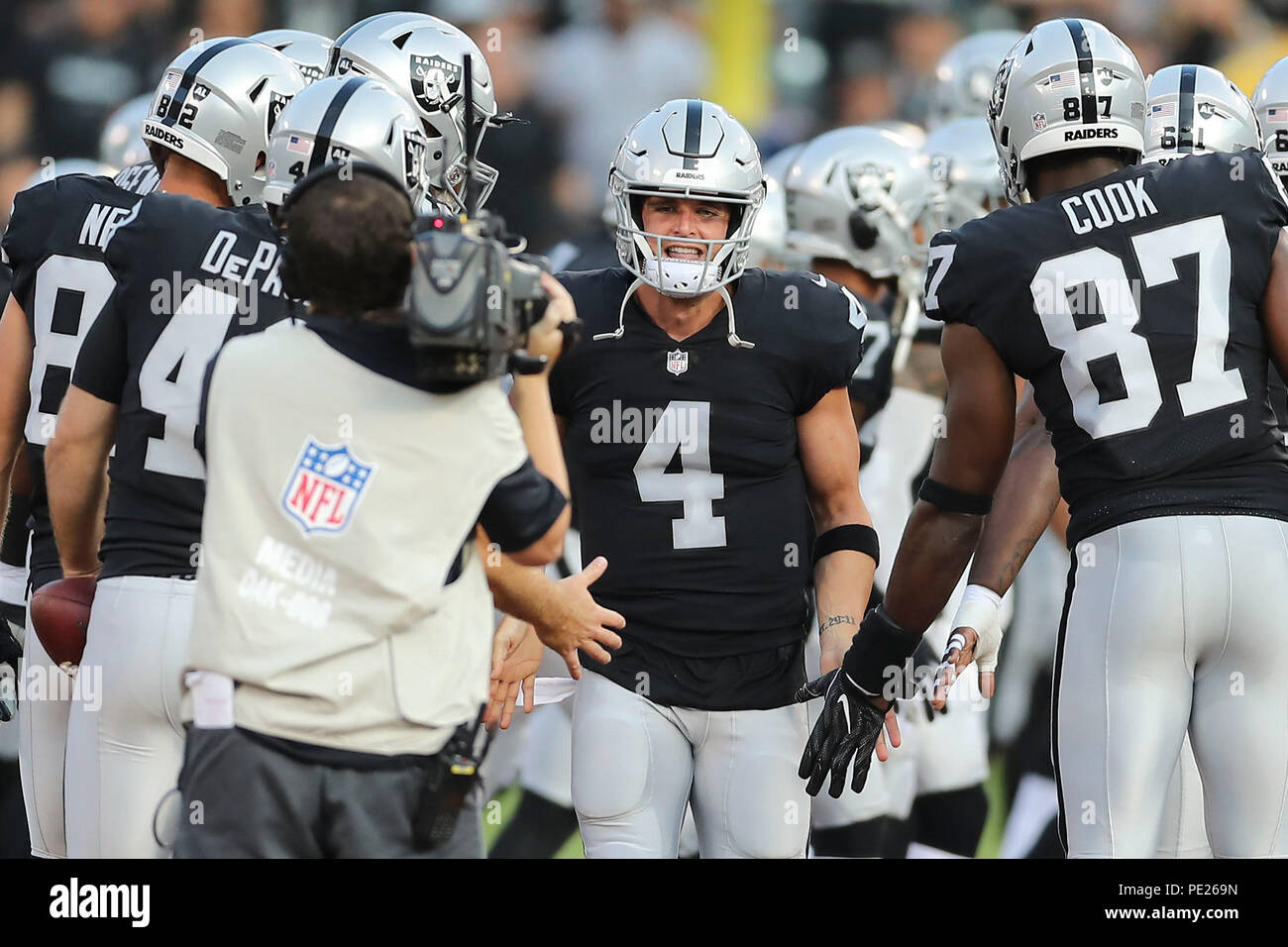 Derek carr nfl player hi-res stock photography and images - Alamy