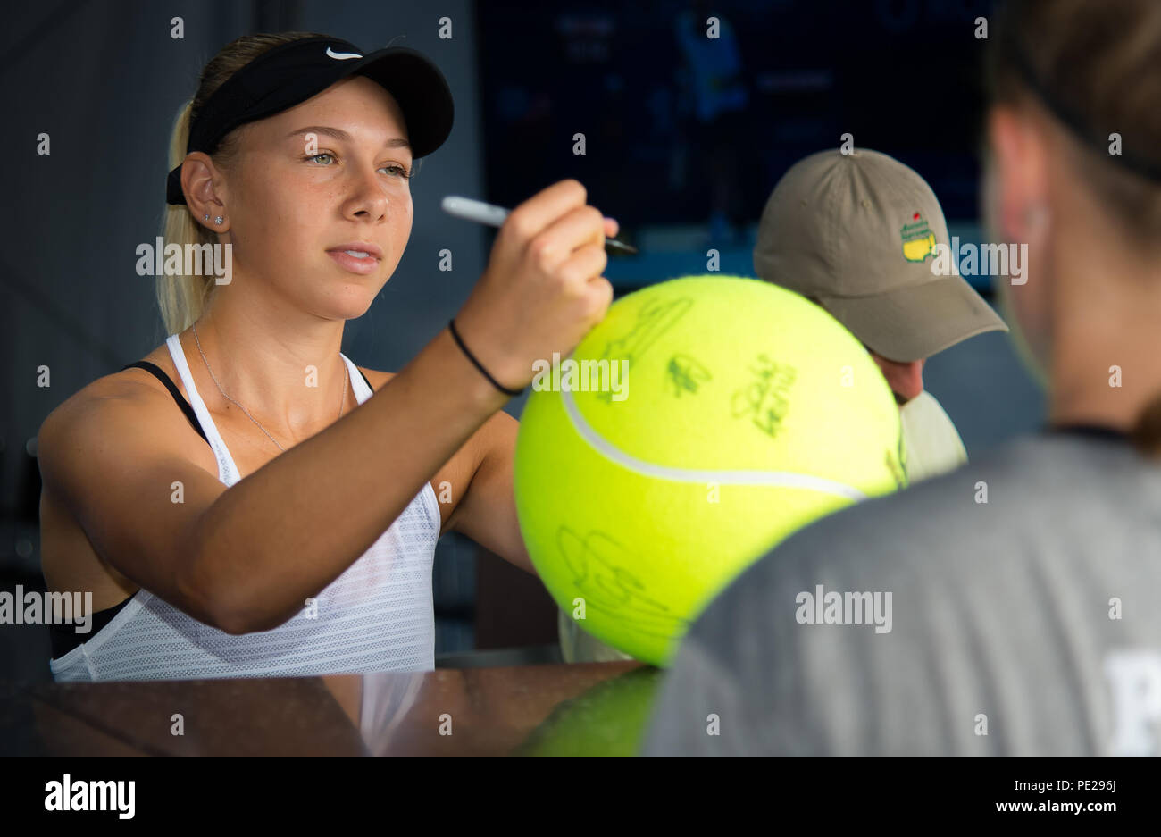 Amanda mason hi-res stock photography and images - Alamy